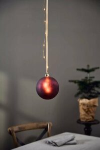 Julelys vindu, julebelysning som julestjerne lysestake, lys til vinduet ...
